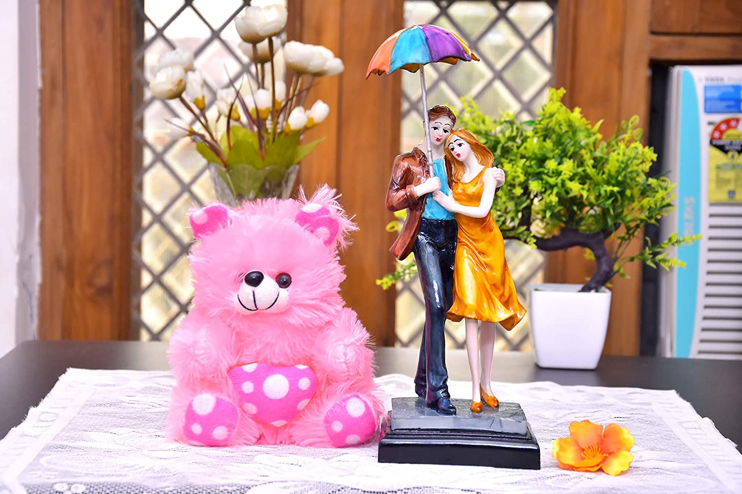 Buy Yellow & Blue Couple Statue - Stunning Anniversary Gift Online